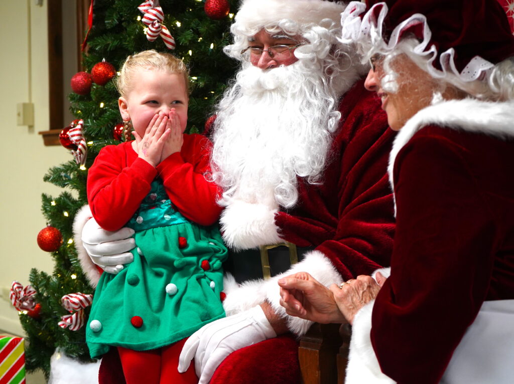 Santa and Mrs. Claus make a stop in Dysart | News, Sports, Jobs - North ...